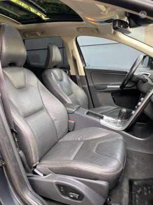 Pelēks Volvo XC60 2012 Marijampole, ar dzinēja tilpumu 2.40 L un nobraukumu 245 tūkst. km par 11550 €, foto 45 vietnē AUTOMOTO.COM.LV