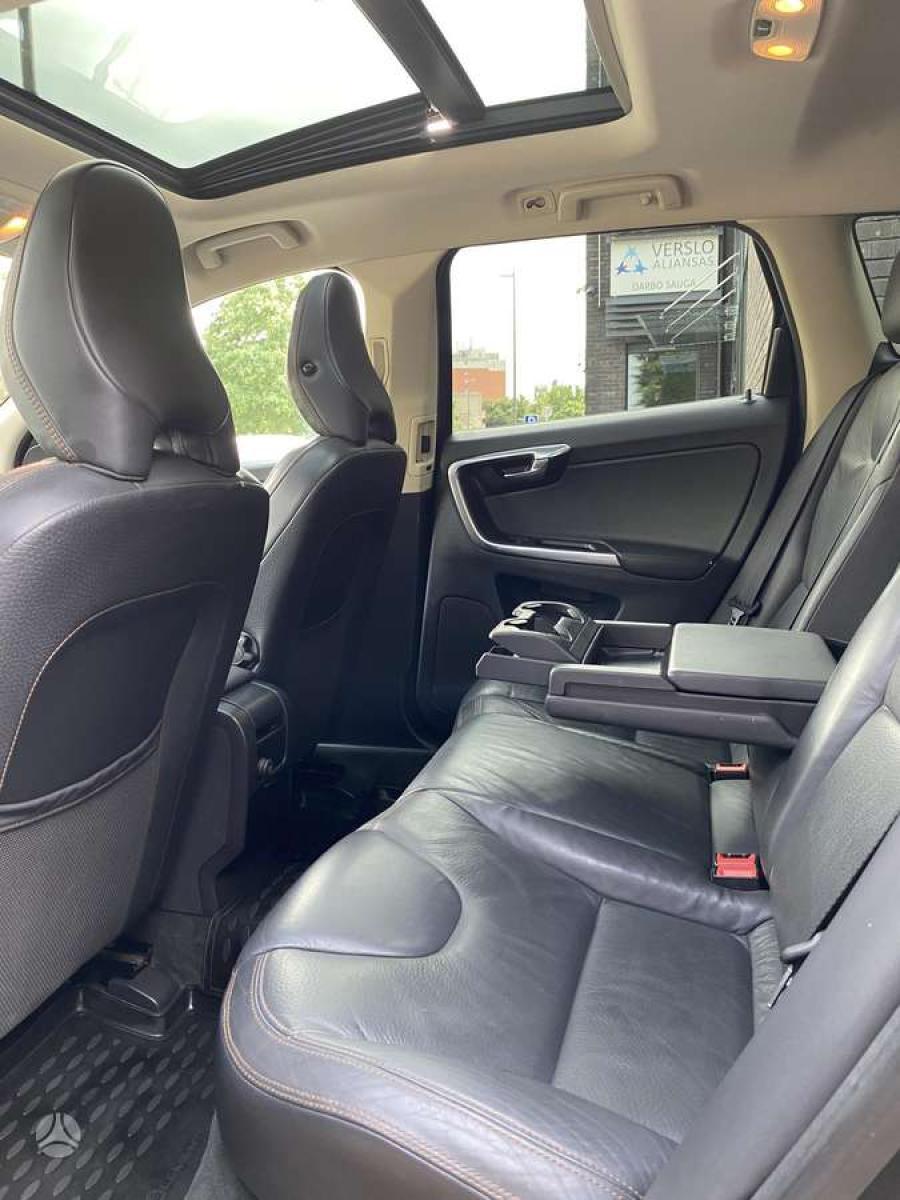 Pelēks Volvo XC60 2012 Marijampole, ar dzinēja tilpumu 2.40 L un nobraukumu 245 tūkst. km par 11550 €, foto 47 vietnē AUTOMOTO.COM.LV