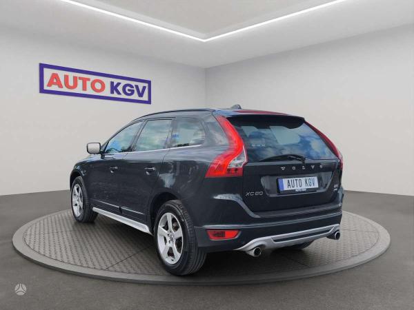 Grey Volvo XC60 2012 in Vilnius, with an engine capacity of 2.40 L and mileage of 246 thousand km for 9499 €, photo 3 on AUTOMOTO.COM.LV
