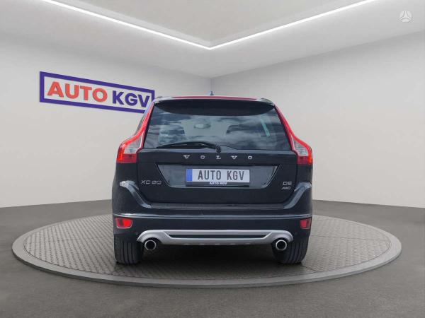 Grey Volvo XC60 2012 in Vilnius, with an engine capacity of 2.40 L and mileage of 246 thousand km for 9499 €, photo 4 on AUTOMOTO.COM.LV
