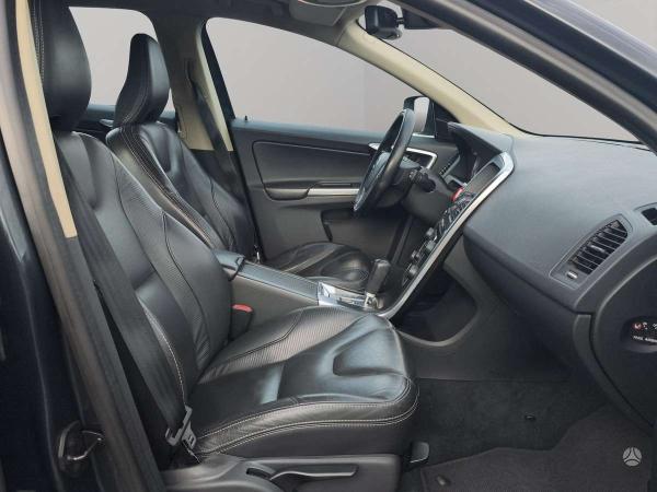 Grey Volvo XC60 2012 in Vilnius, with an engine capacity of 2.40 L and mileage of 246 thousand km for 9499 €, photo 8 on AUTOMOTO.COM.LV