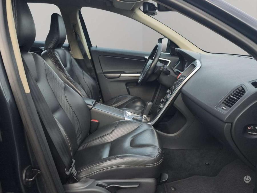 Pelēks Volvo XC60 2012 Viļņa, ar dzinēja tilpumu 2.40 L un nobraukumu 246 tūkst. km par 9499 €, foto 9 vietnē AUTOMOTO.COM.LV