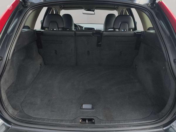 Grey Volvo XC60 2012 in Vilnius, with an engine capacity of 2.40 L and mileage of 246 thousand km for 9499 €, photo 10 on AUTOMOTO.COM.LV