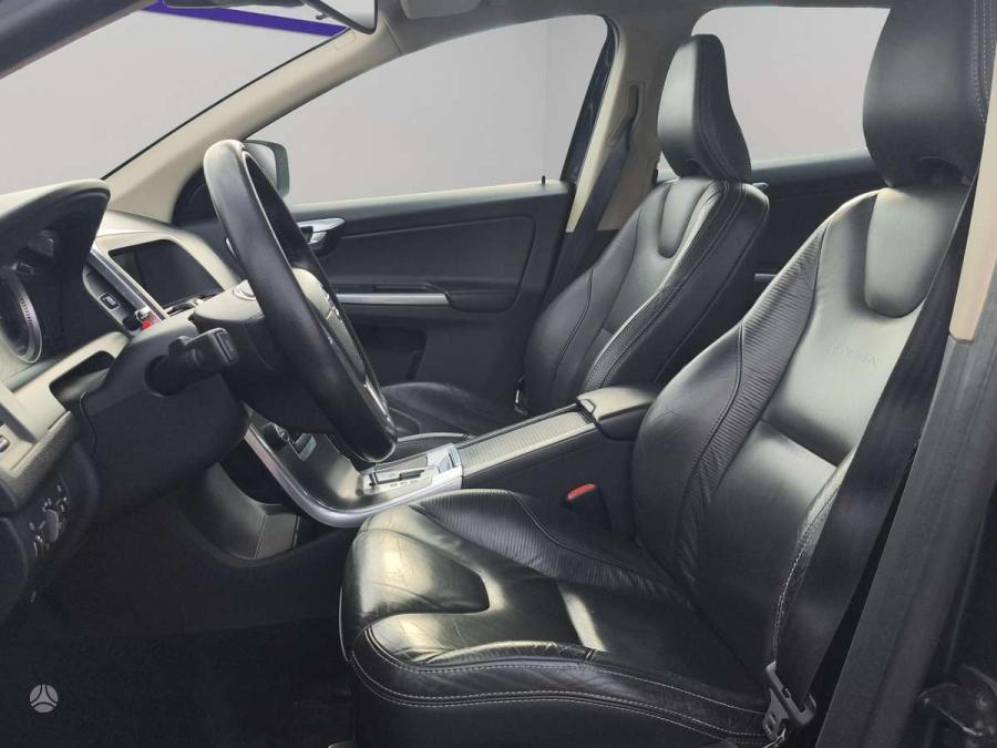 Pelēks Volvo XC60 2012 Viļņa, ar dzinēja tilpumu 2.40 L un nobraukumu 246 tūkst. km par 9499 €, foto 14 vietnē AUTOMOTO.COM.LV