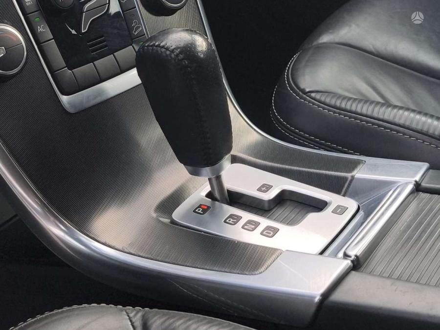 Pelēks Volvo XC60 2012 Viļņa, ar dzinēja tilpumu 2.40 L un nobraukumu 246 tūkst. km par 9499 €, foto 17 vietnē AUTOMOTO.COM.LV
