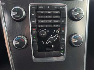 Pelēks Volvo XC60 2012 Viļņa, ar dzinēja tilpumu 2.40 L un nobraukumu 246 tūkst. km par 9499 €, foto 18 vietnē AUTOMOTO.COM.LV