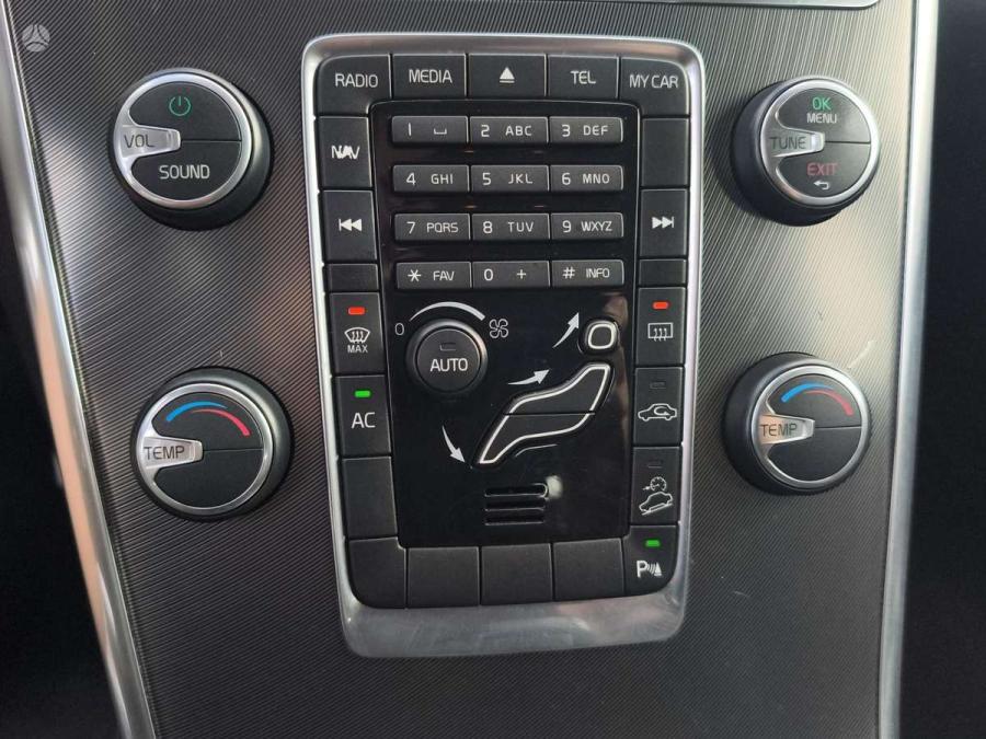 Pelēks Volvo XC60 2012 Viļņa, ar dzinēja tilpumu 2.40 L un nobraukumu 246 tūkst. km par 9499 €, foto 18 vietnē AUTOMOTO.COM.LV