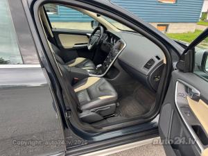 Grey Volvo XC60 2012 in Rapla, with an engine capacity of 2.40 L and mileage of 310 thousand km for 10900 €, photo 13 on AUTOMOTO.COM.LV