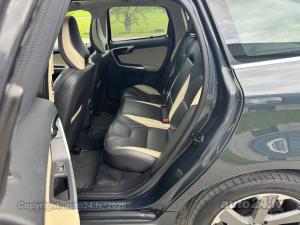 Grey Volvo XC60 2012 in Rapla, with an engine capacity of 2.40 L and mileage of 310 thousand km for 10900 €, photo 15 on AUTOMOTO.COM.LV