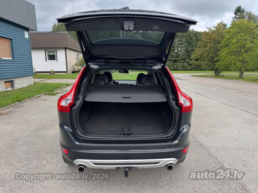 Grey Volvo XC60 2012 in Rapla, with an engine capacity of 2.40 L and mileage of 310 thousand km for 10900 €, photo 17 on AUTOMOTO.COM.LV