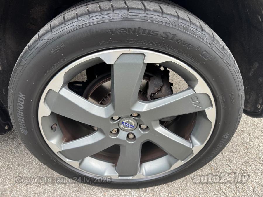 Grey Volvo XC60 2012 in Rapla, with an engine capacity of 2.40 L and mileage of 310 thousand km for 10900 €, photo 25 on AUTOMOTO.COM.LV