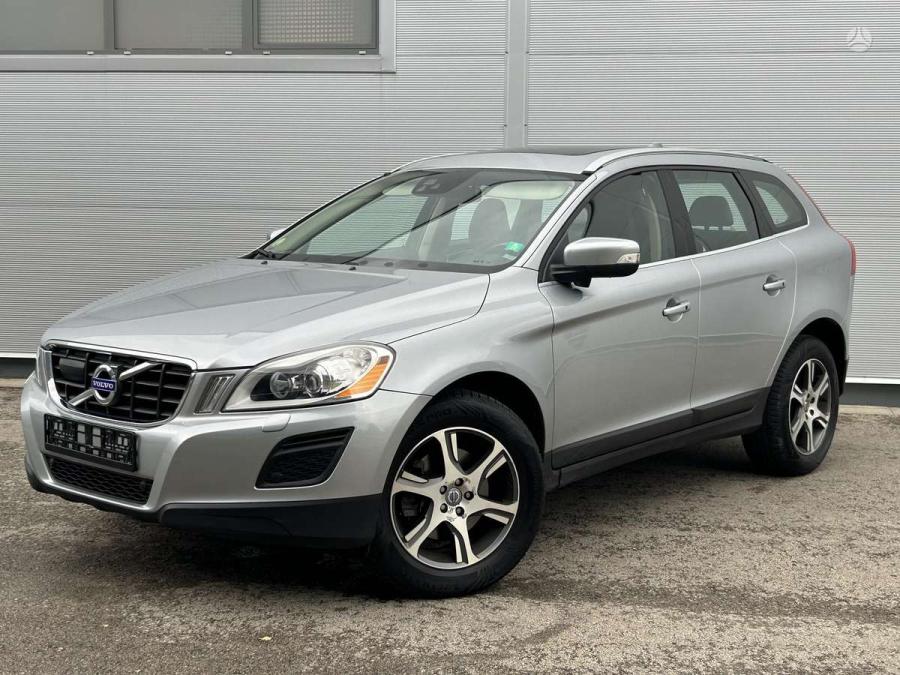 Grey Volvo XC60 2012 in Utena, with an engine capacity of 2.40 L and mileage of 302 thousand km for 9190 €, photo 3 on AUTOMOTO.COM.LV
