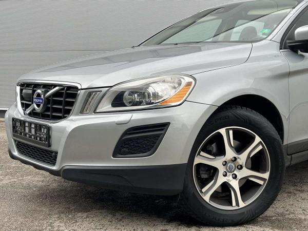 Pelēks Volvo XC60 2012 Utena, ar dzinēja tilpumu 2.40 L un nobraukumu 302 tūkst. km par 9190 €, foto 3 vietnē AUTOMOTO.COM.LV