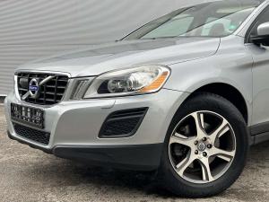 Grey Volvo XC60 2012 in Utena, with an engine capacity of 2.40 L and mileage of 302 thousand km for 9190 €, photo 4 on AUTOMOTO.COM.LV