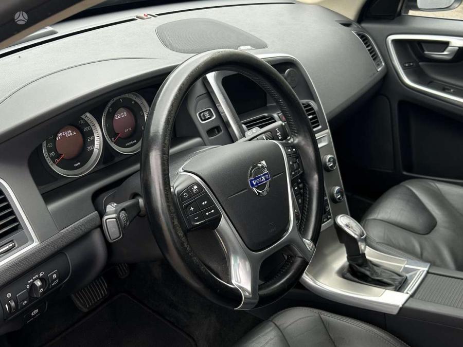Grey Volvo XC60 2012 in Utena, with an engine capacity of 2.40 L and mileage of 302 thousand km for 9190 €, photo 11 on AUTOMOTO.COM.LV