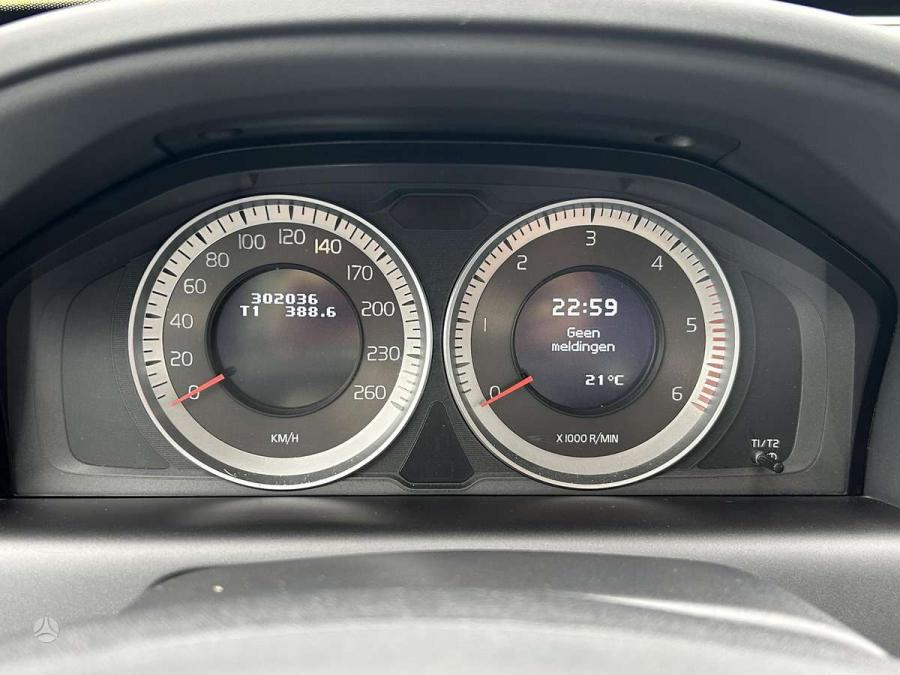 Grey Volvo XC60 2012 in Utena, with an engine capacity of 2.40 L and mileage of 302 thousand km for 9190 €, photo 12 on AUTOMOTO.COM.LV