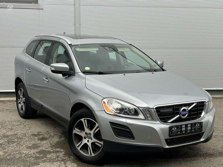 Grey Volvo XC60 2012 in Utena, with an engine capacity of 2.40 L and mileage of 302 thousand km for 9190 €, photo 17 on AUTOMOTO.COM.LV