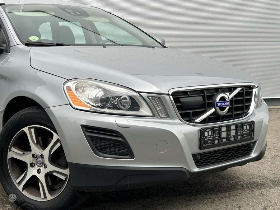 Grey Volvo XC60 2012 in Utena, with an engine capacity of 2.40 L and mileage of 302 thousand km for 9190 €, photo 18 on AUTOMOTO.COM.LV