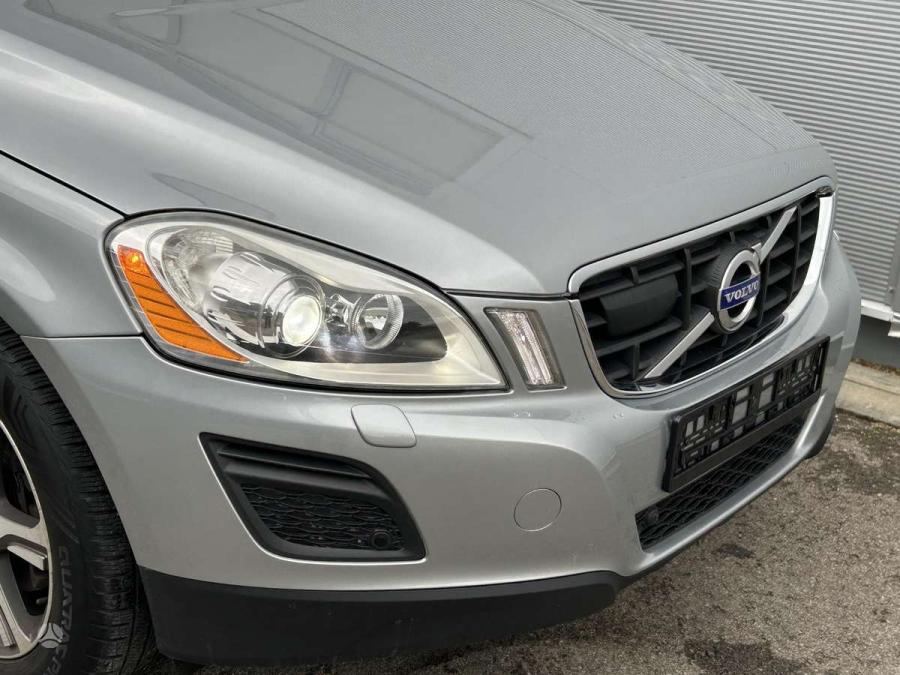 Grey Volvo XC60 2012 in Utena, with an engine capacity of 2.40 L and mileage of 302 thousand km for 9190 €, photo 19 on AUTOMOTO.COM.LV