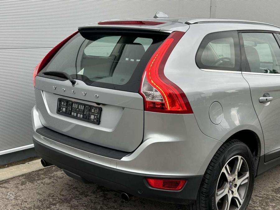 Grey Volvo XC60 2012 in Utena, with an engine capacity of 2.40 L and mileage of 302 thousand km for 9190 €, photo 20 on AUTOMOTO.COM.LV