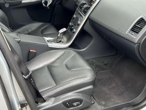 Grey Volvo XC60 2012 in Utena, with an engine capacity of 2.40 L and mileage of 302 thousand km for 9190 €, photo 22 on AUTOMOTO.COM.LV