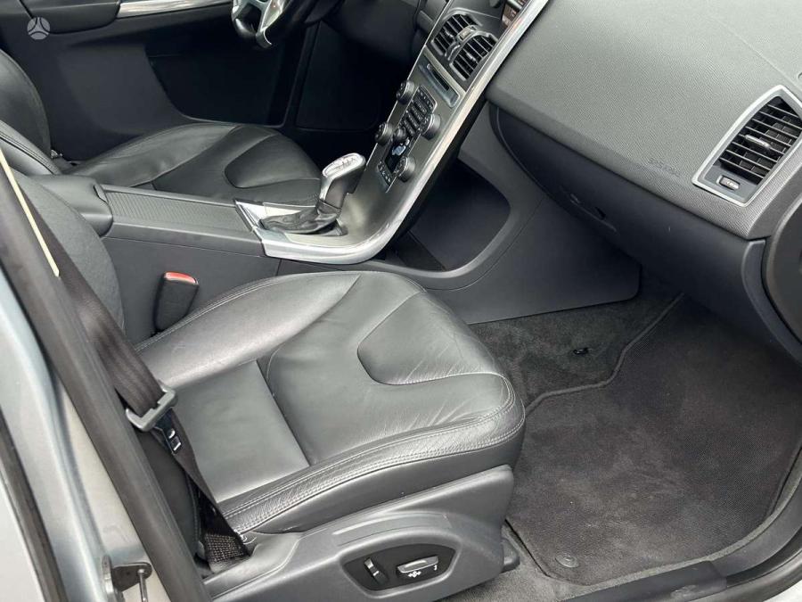 Grey Volvo XC60 2012 in Utena, with an engine capacity of 2.40 L and mileage of 302 thousand km for 9190 €, photo 22 on AUTOMOTO.COM.LV