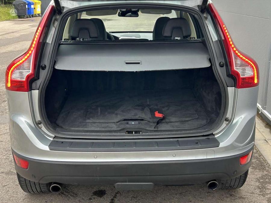 Grey Volvo XC60 2012 in Utena, with an engine capacity of 2.40 L and mileage of 302 thousand km for 9190 €, photo 25 on AUTOMOTO.COM.LV