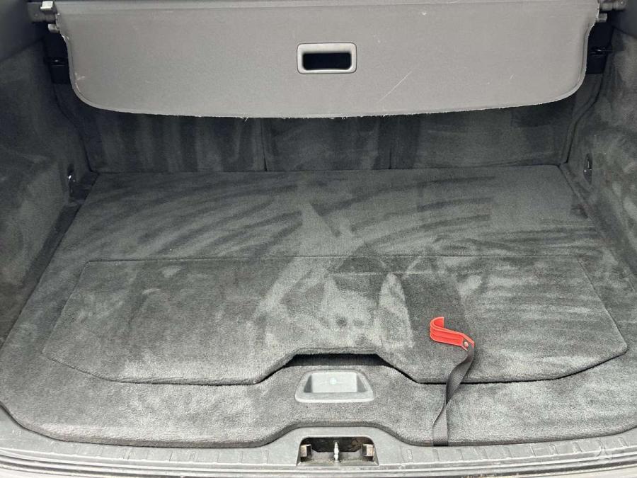 Grey Volvo XC60 2012 in Utena, with an engine capacity of 2.40 L and mileage of 302 thousand km for 9190 €, photo 26 on AUTOMOTO.COM.LV