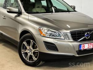 Grey Volvo XC60 2012 in Jurmala, with an engine capacity of 2.40 L and mileage of 345 thousand km for 9950 €, photo 5 on AUTOMOTO.COM.LV