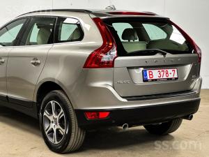 Grey Volvo XC60 2012 in Jurmala, with an engine capacity of 2.40 L and mileage of 345 thousand km for 9950 €, photo 8 on AUTOMOTO.COM.LV