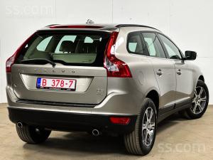 Grey Volvo XC60 2012 in Jurmala, with an engine capacity of 2.40 L and mileage of 345 thousand km for 9950 €, photo 9 on AUTOMOTO.COM.LV