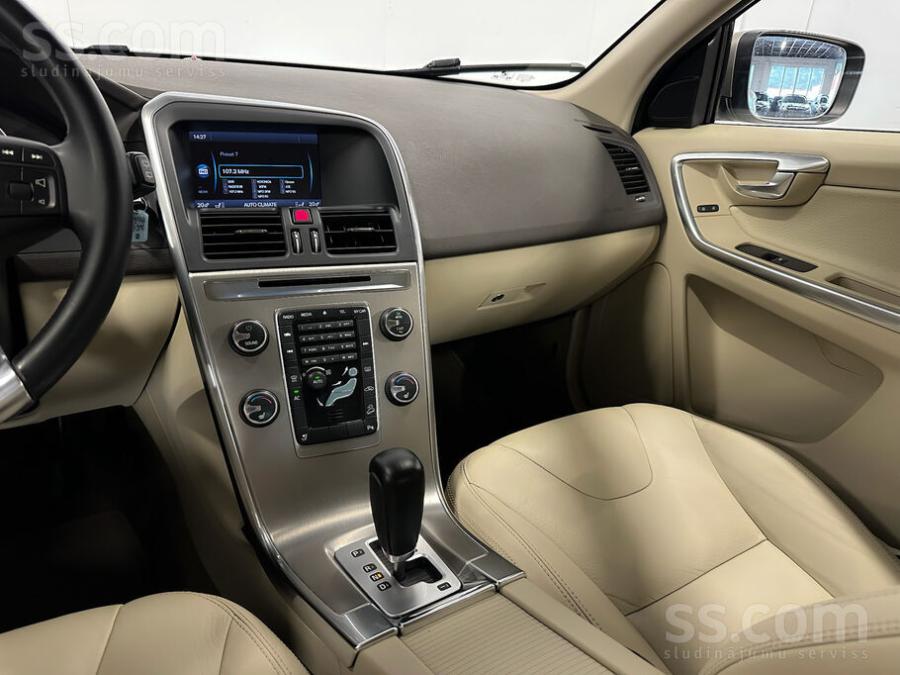 Grey Volvo XC60 2012 in Jurmala, with an engine capacity of 2.40 L and mileage of 345 thousand km for 9950 €, photo 17 on AUTOMOTO.COM.LV