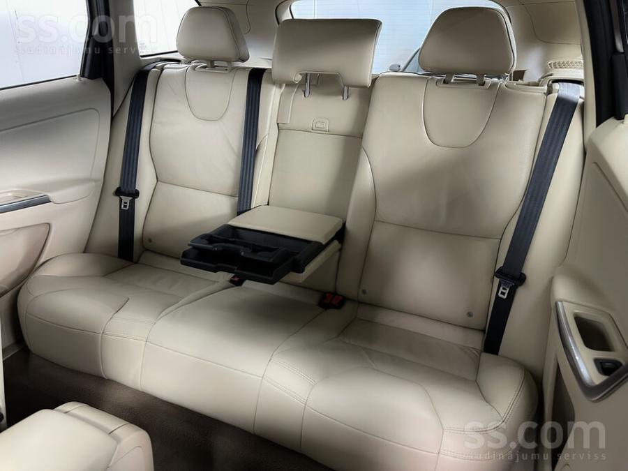 Grey Volvo XC60 2012 in Jurmala, with an engine capacity of 2.40 L and mileage of 345 thousand km for 9950 €, photo 22 on AUTOMOTO.COM.LV