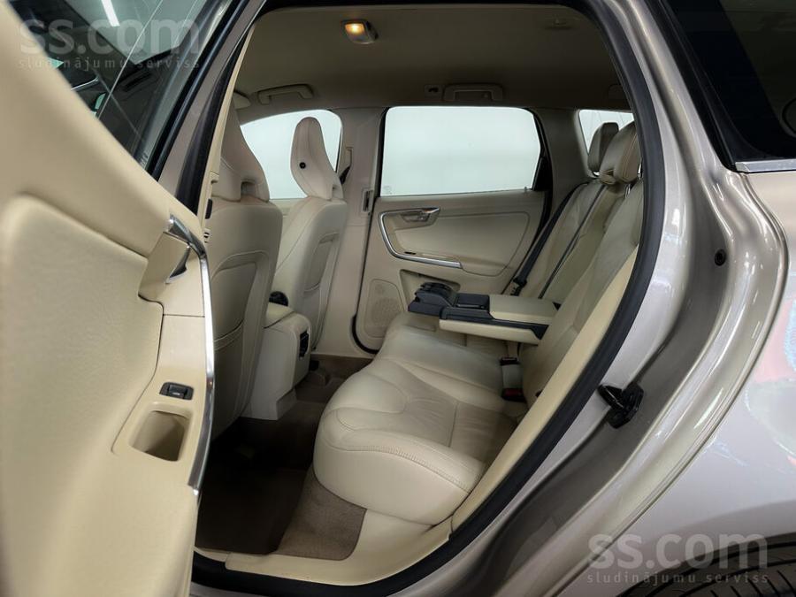 Grey Volvo XC60 2012 in Jurmala, with an engine capacity of 2.40 L and mileage of 345 thousand km for 9950 €, photo 23 on AUTOMOTO.COM.LV