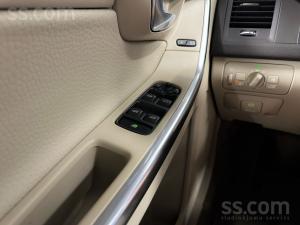 Grey Volvo XC60 2012 in Jurmala, with an engine capacity of 2.40 L and mileage of 345 thousand km for 9950 €, photo 28 on AUTOMOTO.COM.LV