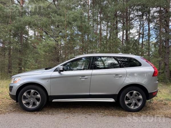 Grey Volvo XC60 2012 in Daugavpils, with an engine capacity of 2.00 L and mileage of 0 thousand km for 9800 €, photo 3 on AUTOMOTO.COM.LV