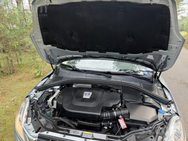 Grey Volvo XC60 2012 in Daugavpils, with an engine capacity of 2.00 L and mileage of 0 thousand km for 9800 €, photo 11 on AUTOMOTO.COM.LV