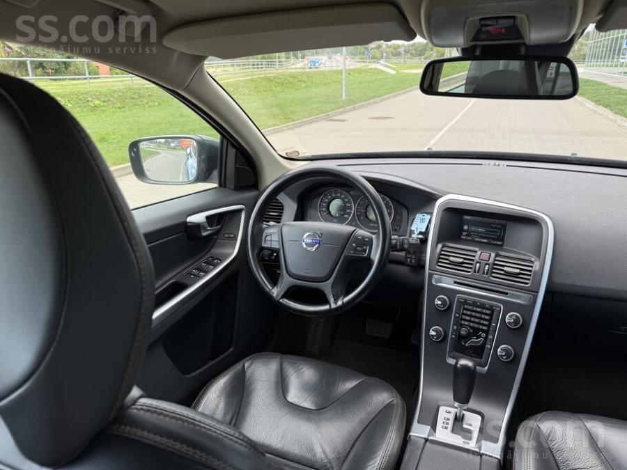 Grey Volvo XC60 2012 in Rezekne, with an engine capacity of 2.00 L and mileage of 261 thousand km for 7990 €, photo 14 on AUTOMOTO.COM.LV