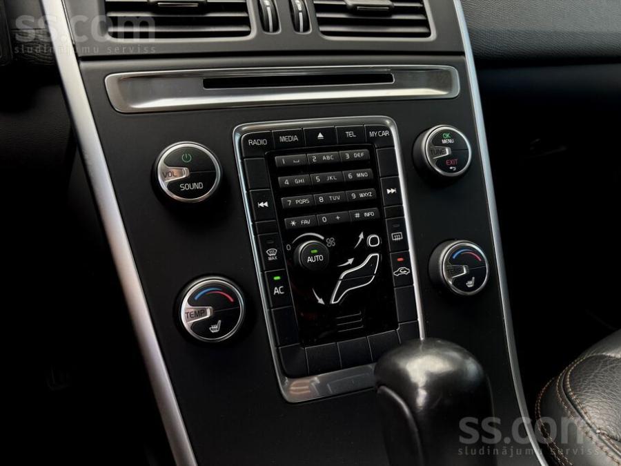 Grey Volvo XC60 2012 in Rezekne, with an engine capacity of 2.00 L and mileage of 261 thousand km for 7990 €, photo 17 on AUTOMOTO.COM.LV