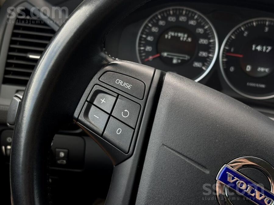 Grey Volvo XC60 2012 in Rezekne, with an engine capacity of 2.00 L and mileage of 261 thousand km for 7990 €, photo 18 on AUTOMOTO.COM.LV