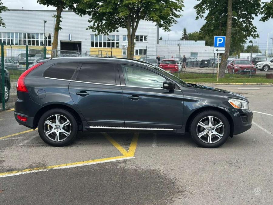 Pelēks Volvo XC60 2012 Klaipėda, ar dzinēja tilpumu 2.40 L un nobraukumu 252 tūkst. km par 10900 €, foto 8 vietnē AUTOMOTO.COM.LV