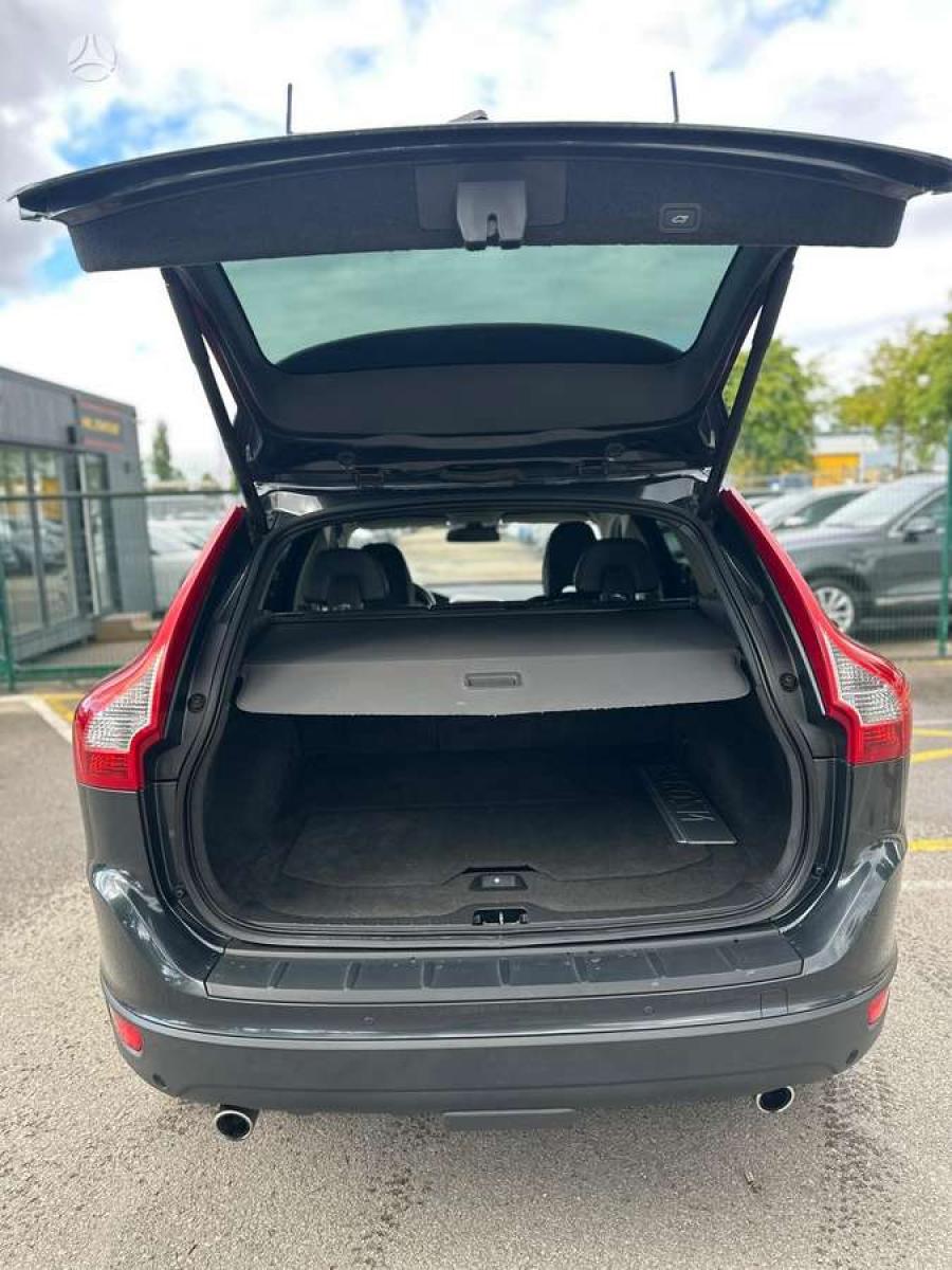 Pelēks Volvo XC60 2012 Klaipėda, ar dzinēja tilpumu 2.40 L un nobraukumu 252 tūkst. km par 10900 €, foto 13 vietnē AUTOMOTO.COM.LV