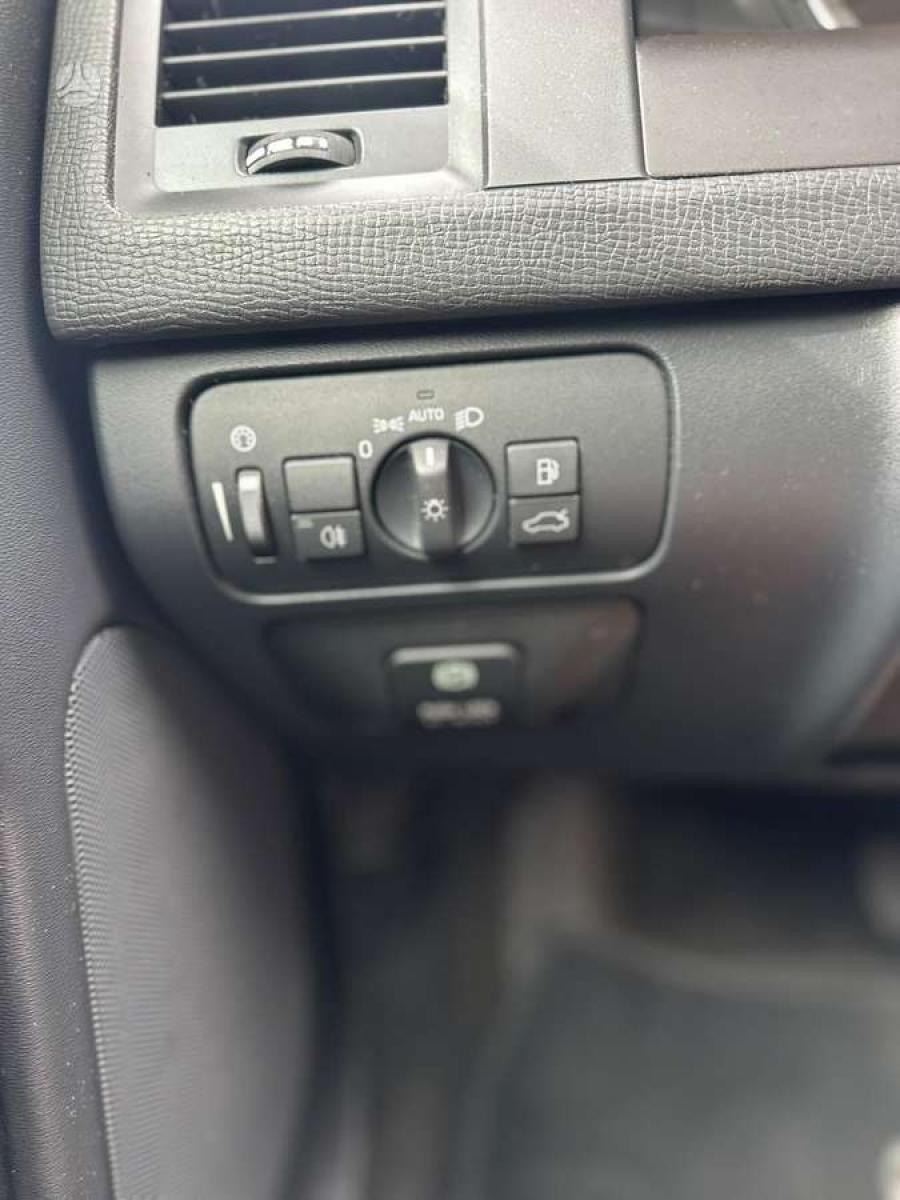 Pelēks Volvo XC60 2012 Klaipėda, ar dzinēja tilpumu 2.40 L un nobraukumu 252 tūkst. km par 10900 €, foto 18 vietnē AUTOMOTO.COM.LV