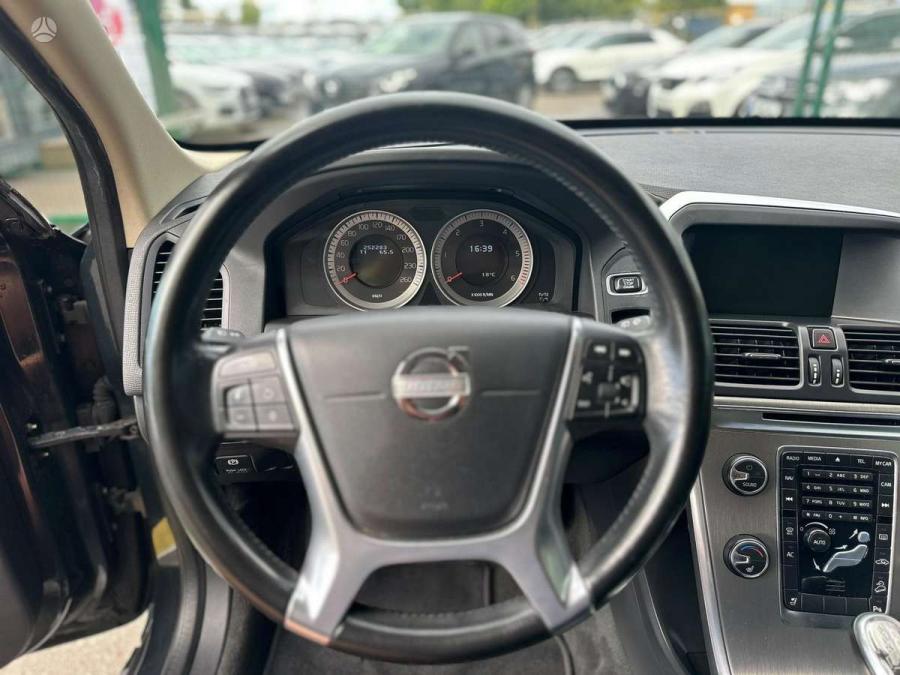 Pelēks Volvo XC60 2012 Klaipėda, ar dzinēja tilpumu 2.40 L un nobraukumu 252 tūkst. km par 10900 €, foto 23 vietnē AUTOMOTO.COM.LV