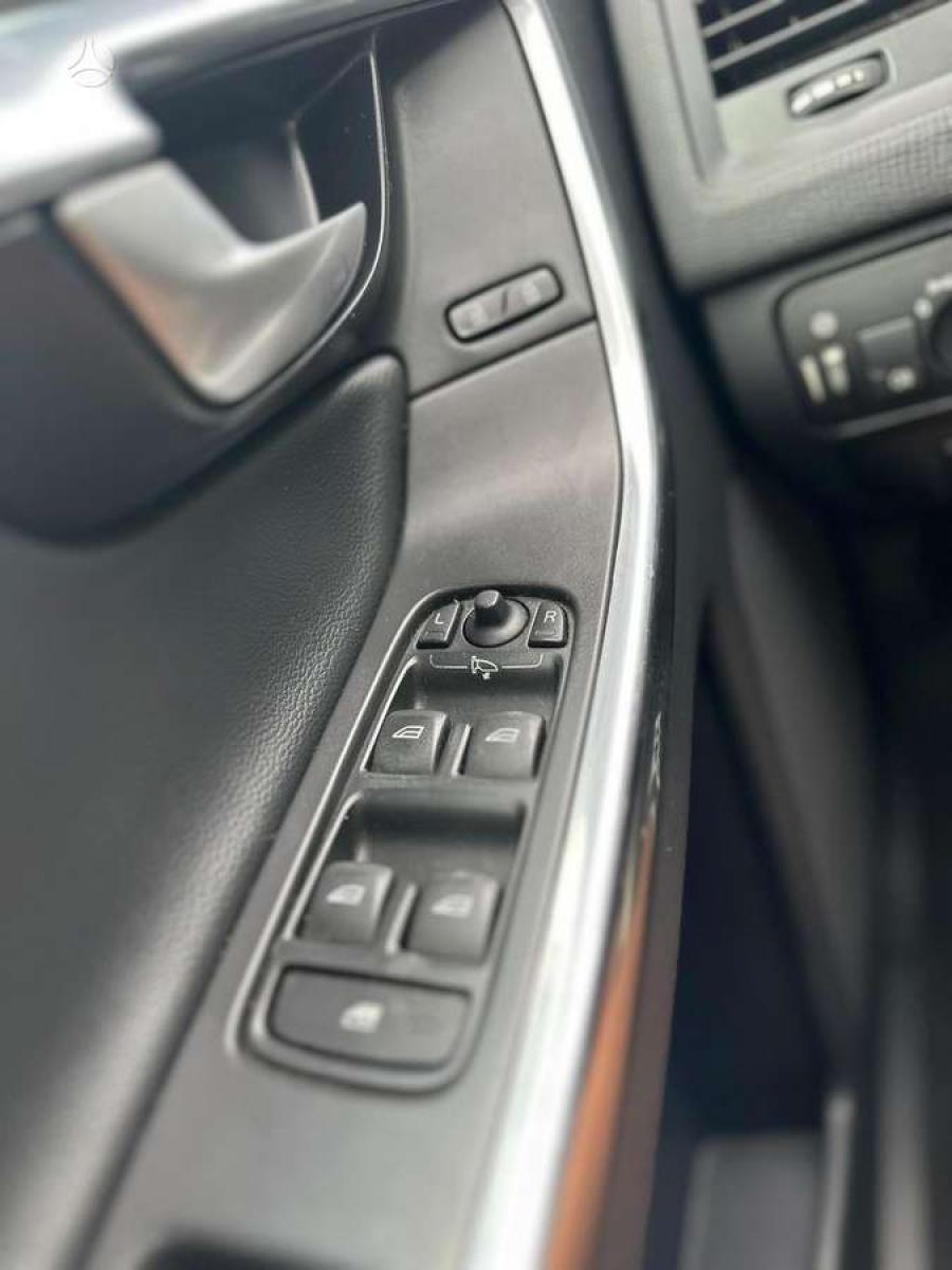 Pelēks Volvo XC60 2012 Klaipėda, ar dzinēja tilpumu 2.40 L un nobraukumu 252 tūkst. km par 10900 €, foto 24 vietnē AUTOMOTO.COM.LV