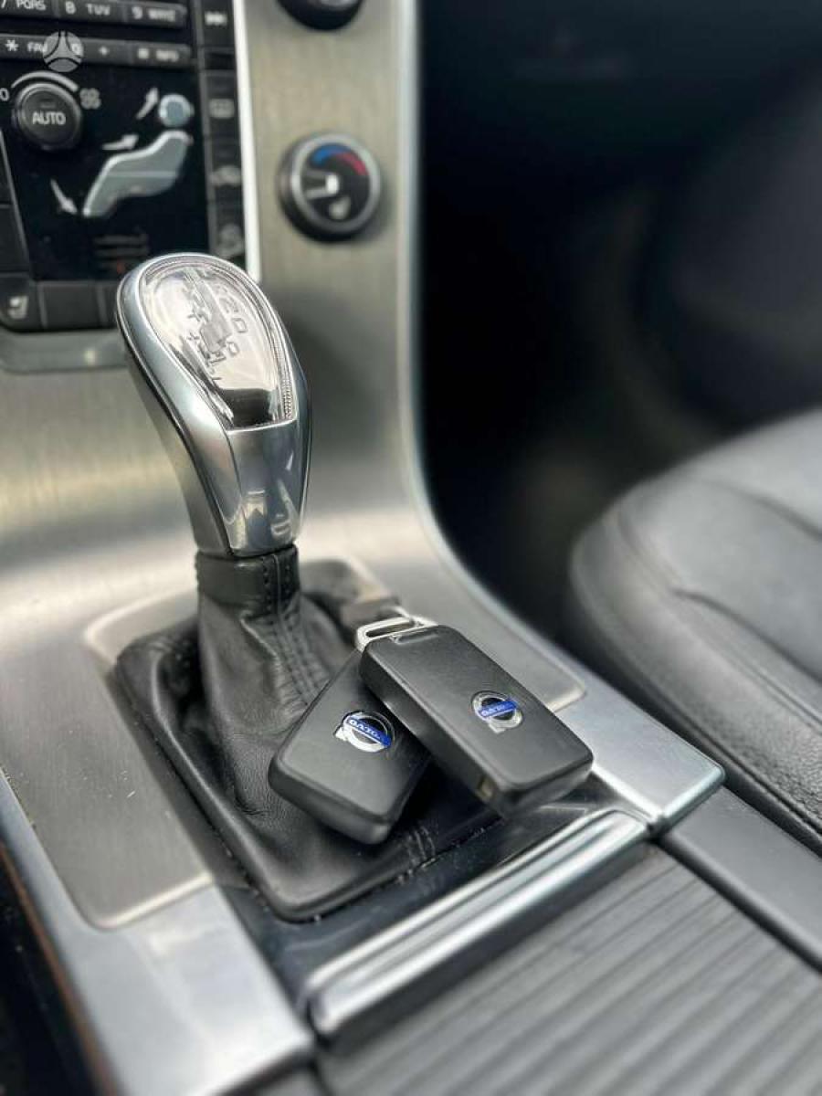 Pelēks Volvo XC60 2012 Klaipėda, ar dzinēja tilpumu 2.40 L un nobraukumu 252 tūkst. km par 10900 €, foto 25 vietnē AUTOMOTO.COM.LV
