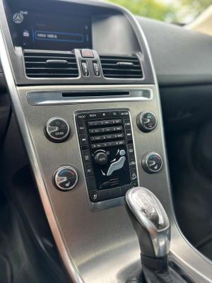 Pelēks Volvo XC60 2012 Klaipėda, ar dzinēja tilpumu 2.40 L un nobraukumu 252 tūkst. km par 10900 €, foto 26 vietnē AUTOMOTO.COM.LV