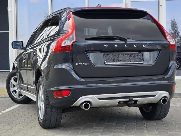 Volvo XC60 2012 in Vilnius on AUTOMOTO.COM.LV Grey Volvo XC60 2012 in Vilnius, with an engine capacity of 2.40 L and mileage of 255 thousand km for 9700 €, photo 7 on AUTOMOTO.COM.LV