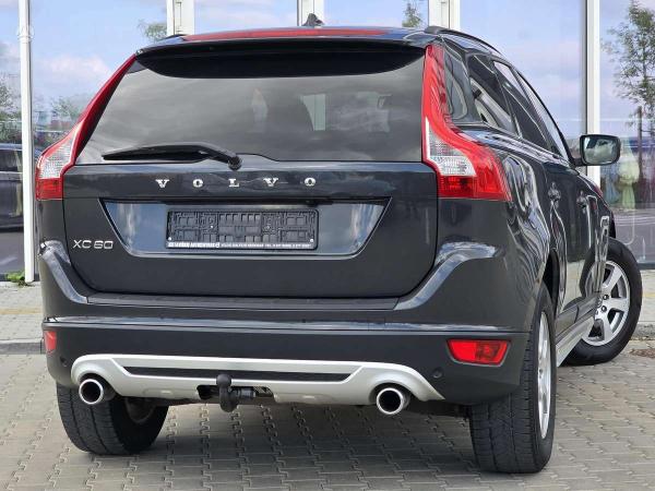 Volvo XC60 2012 in Vilnius on AUTOMOTO.COM.LV Grey Volvo XC60 2012 in Vilnius, with an engine capacity of 2.40 L and mileage of 255 thousand km for 9700 €, photo 9 on AUTOMOTO.COM.LV