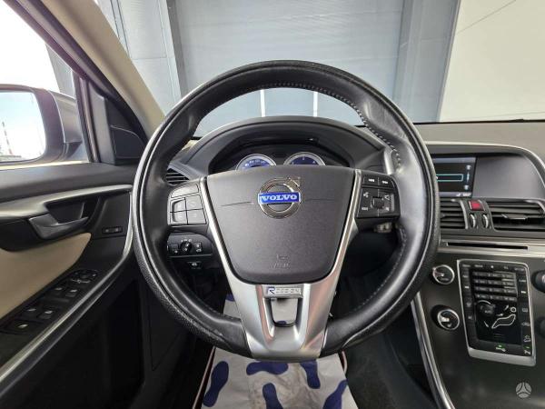 Volvo XC60 2012 in Vilnius on AUTOMOTO.COM.LV Grey Volvo XC60 2012 in Vilnius, with an engine capacity of 2.40 L and mileage of 255 thousand km for 9700 €, photo 11 on AUTOMOTO.COM.LV